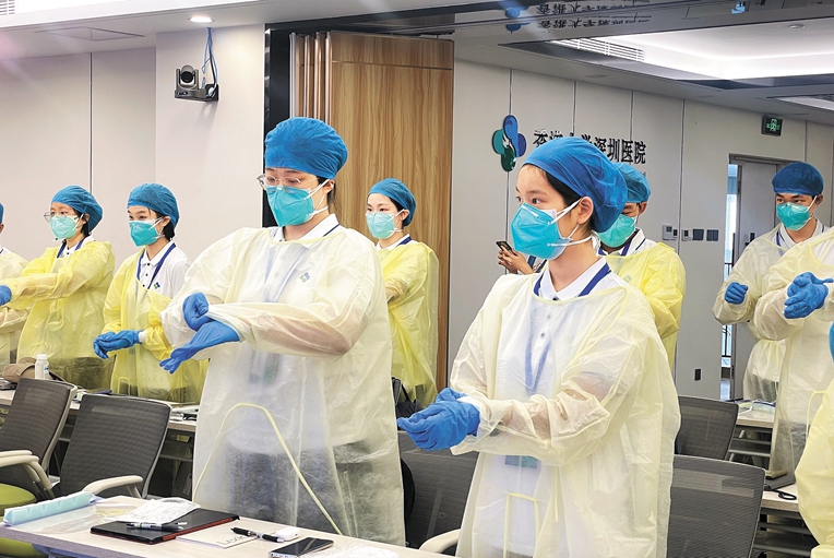 HKU-SZH medical camp opens to GBA students_EYESHENZHEN