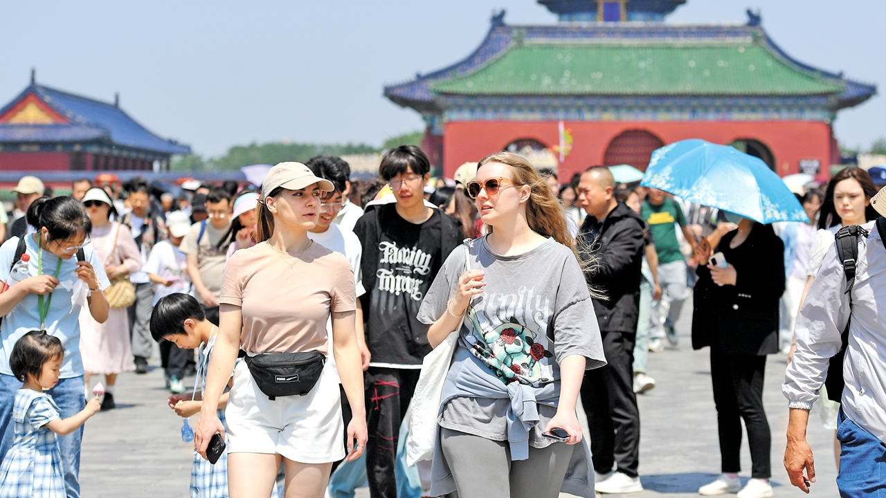 Foreign vloggers show real China to global audiences_EYESHENZHEN