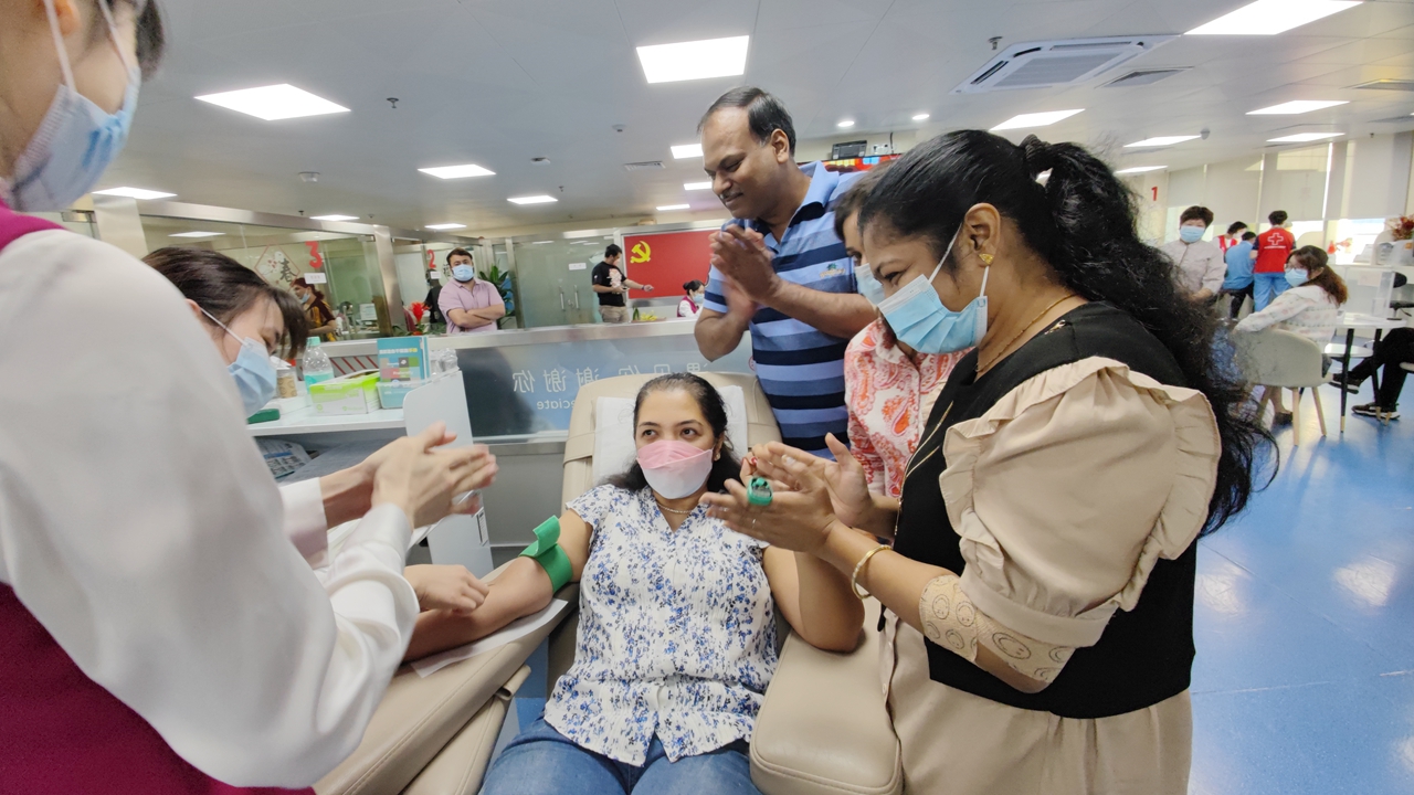 Expat group donates blood again in Huaqiangbei_EYESHENZHEN
