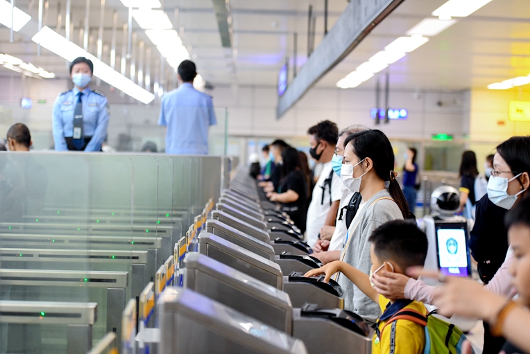 City unveils measures to facilitate cross-border travel_EYESHENZHEN