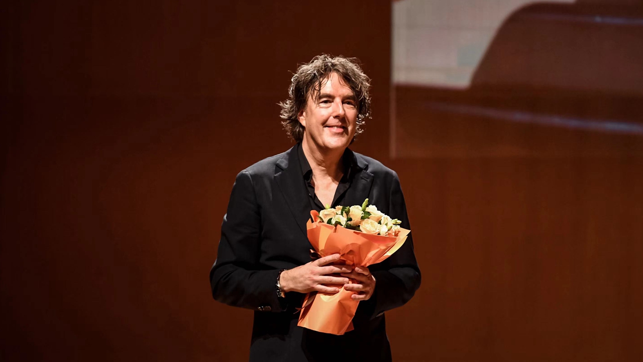 Award-winning Dutch pianist releases song 'Shenzhen'_EYESHENZHEN
