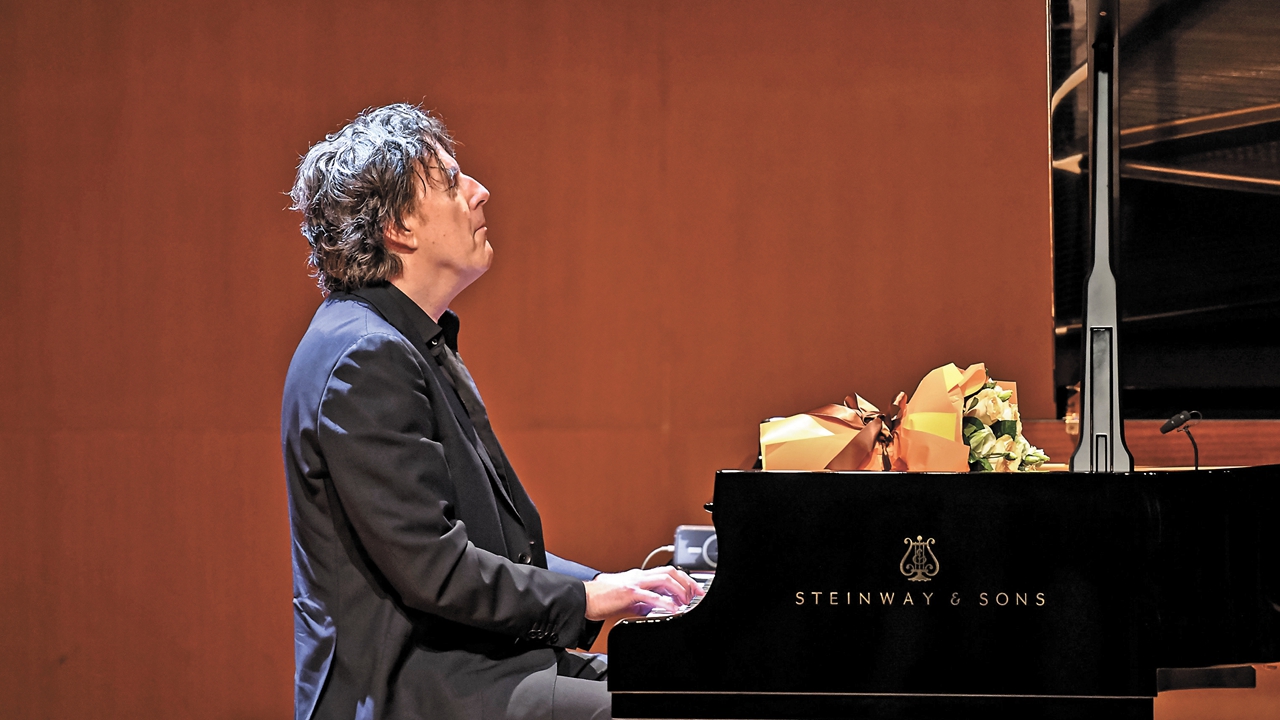 Award-winning Dutch pianist releases song 'Shenzhen'_EYESHENZHEN