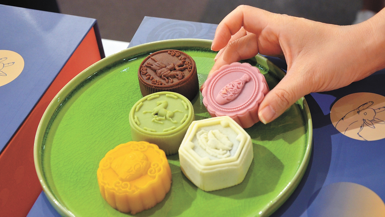 Mooncakes: delight in every bite_EYESHENZHEN