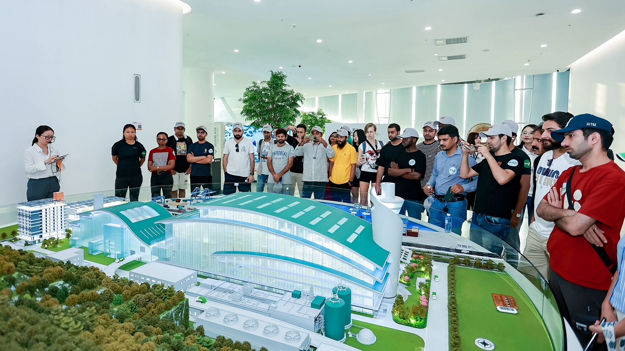 Trip offers expats a glimpse of SZ's eco-friendly initiatives_EYESHENZHEN