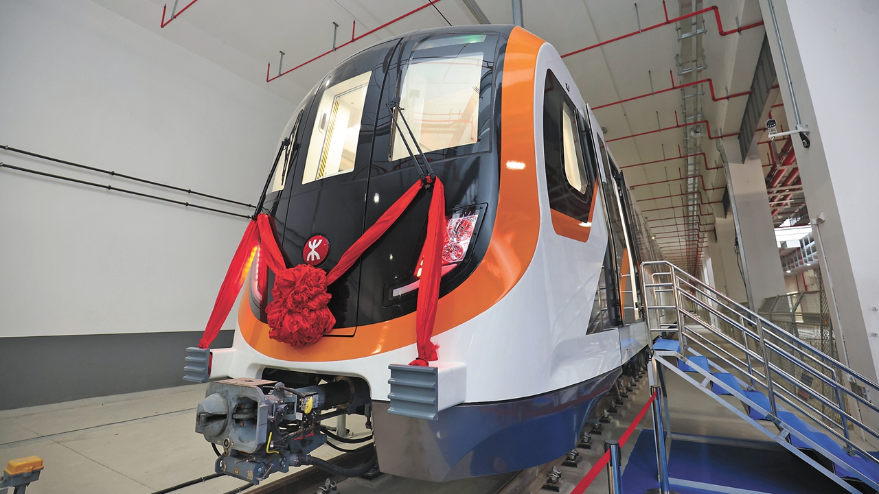 Fully autonomous train for Metro Line 13 delivered_EYESHENZHEN