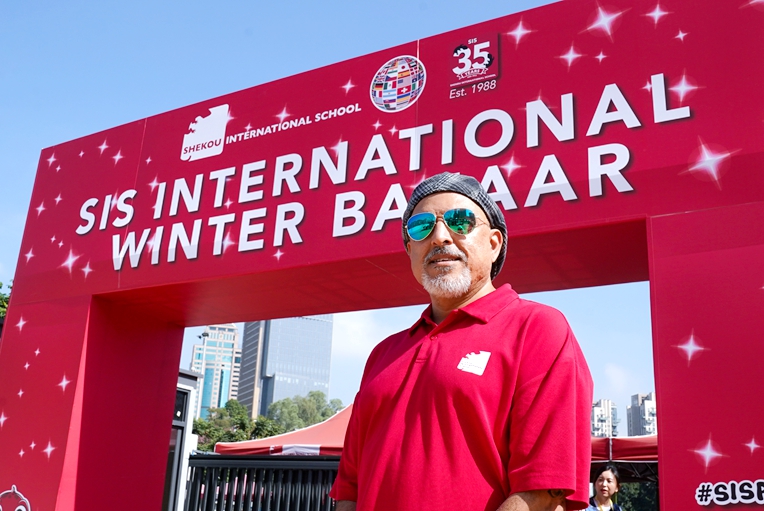 Winter bazaar showcases diverse global cultures_EYESHENZHEN