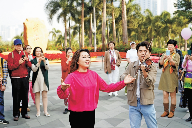 'I Love You China' flash mobs celebrate New Year_EYESHENZHEN
