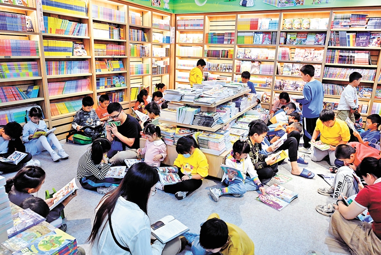 Book City stores welcome 420,000 readers_EYESHENZHEN