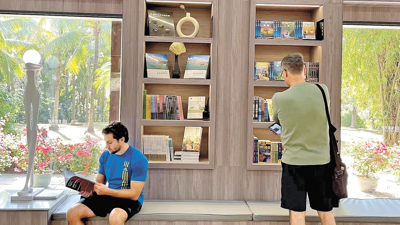 Book bars redefine park visit_EYESHENZHEN