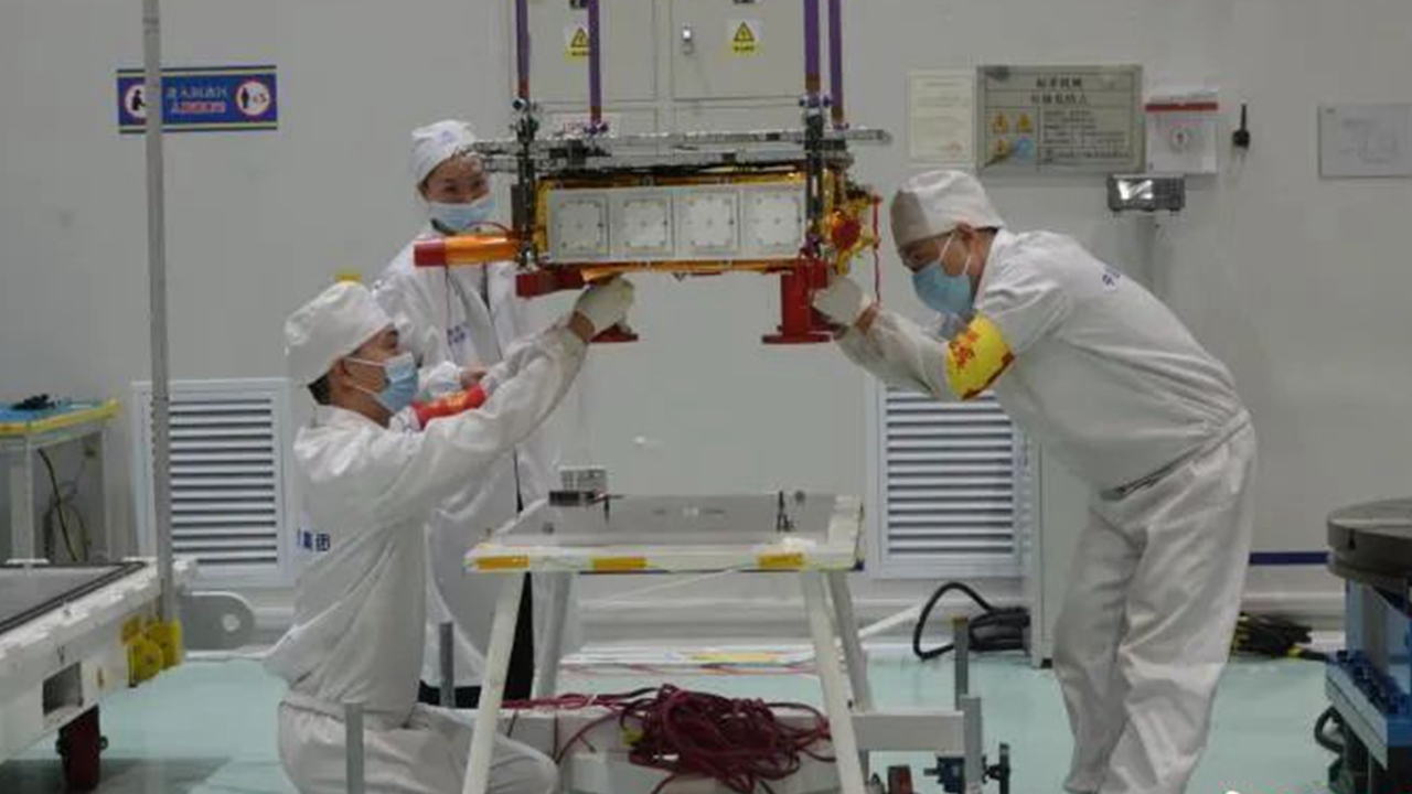 22 SZ-made satellites sent into space in one year_EYESHENZHEN