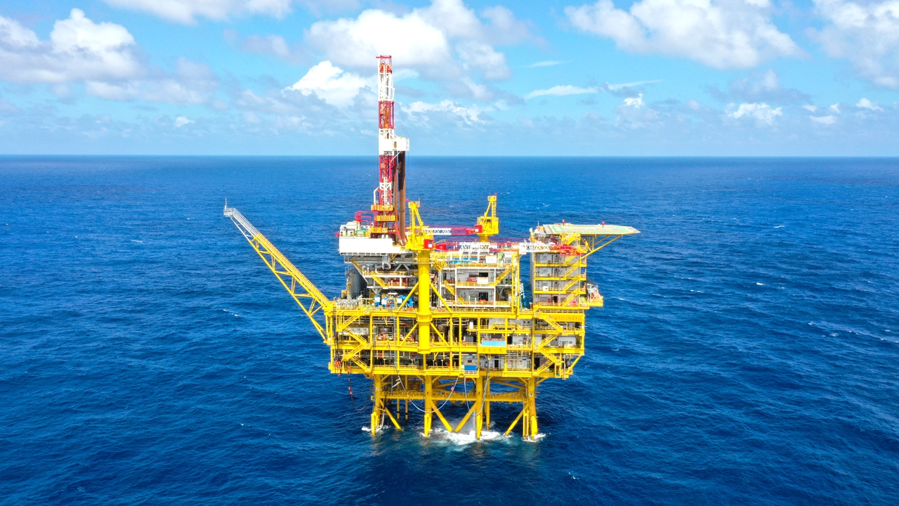 China completes construction of record-breaking deepwater jacket ...