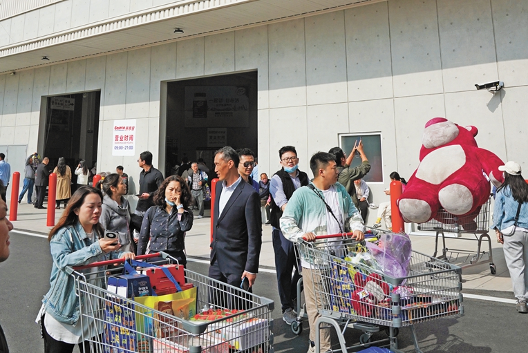 Robust consumption attracts more inaugural stores_EYESHENZHEN