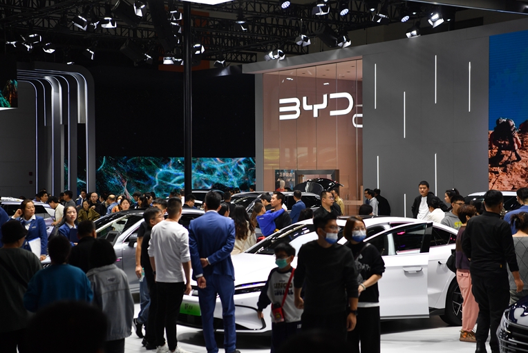 BYD posts 80.72% increase in 2023 net profit_EYESHENZHEN