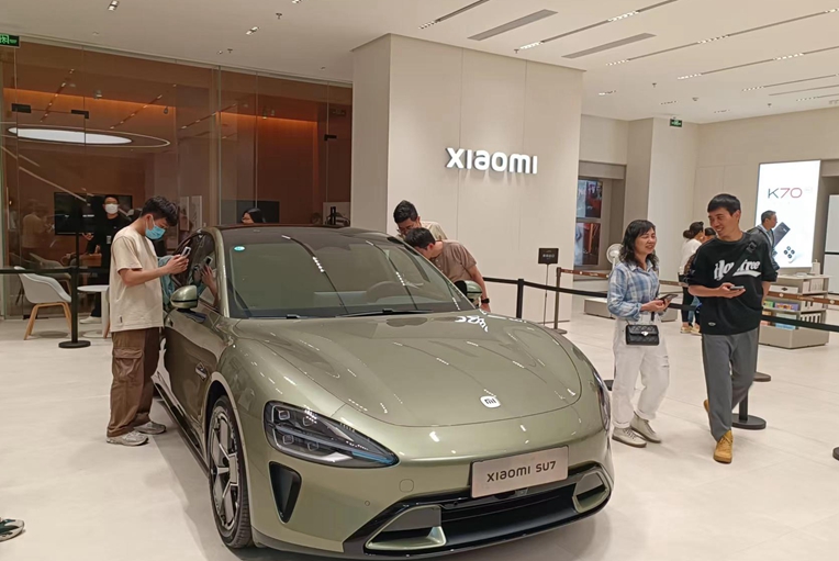 Xiaomi's first EV arouses interest of prospective customers_EYESHENZHEN
