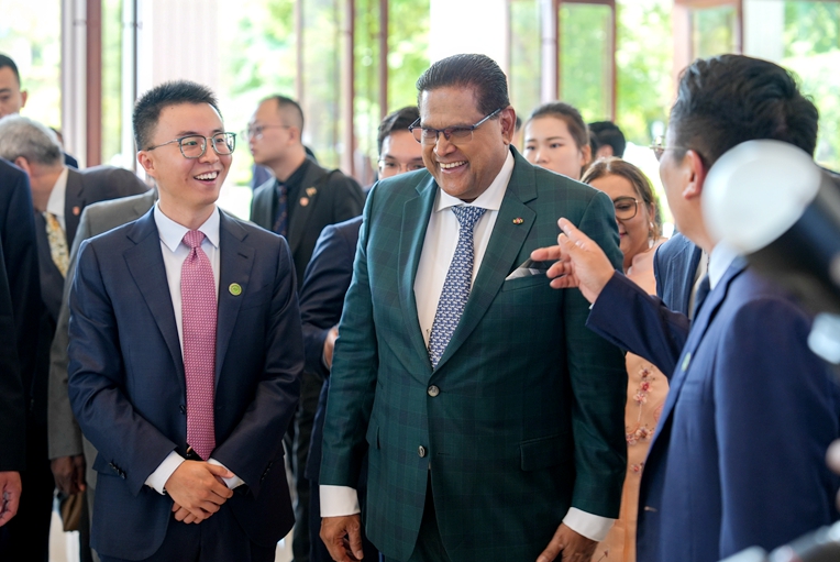 Surinamese president's SZ tour strengthens ties with tech giants ...