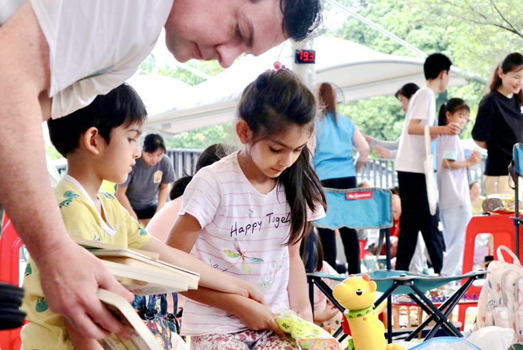 Students celebrate Earth Day with international flea market in Nanshan ...