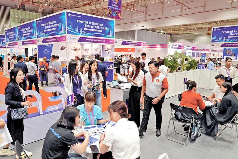 SZ firms make mark on global markets with city support_EYESHENZHEN