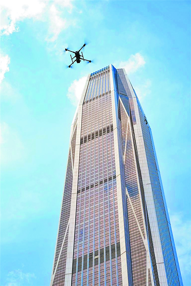 Drone used to inspect Ping An building_EYESHENZHEN