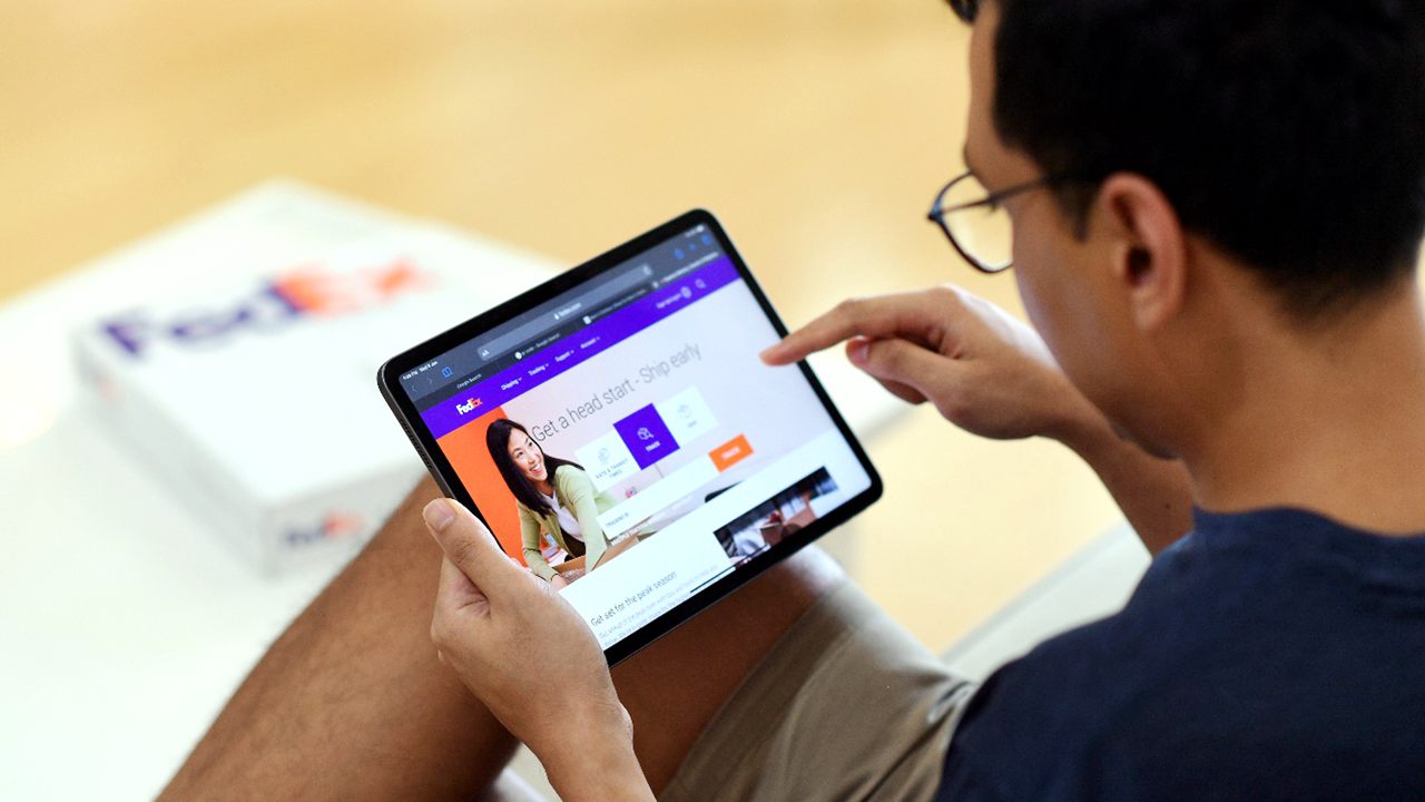 FedEx launches cross-border e-commerce handbooks_EYESHENZHEN