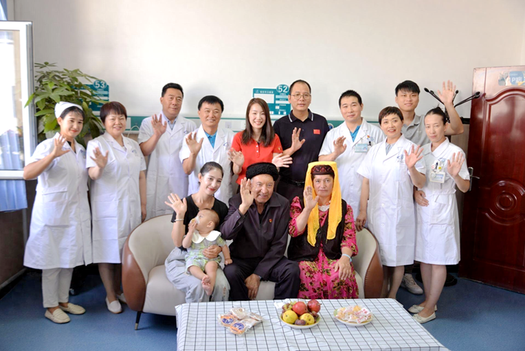 SZ doctors conduct free cataract surgeries_EYESHENZHEN