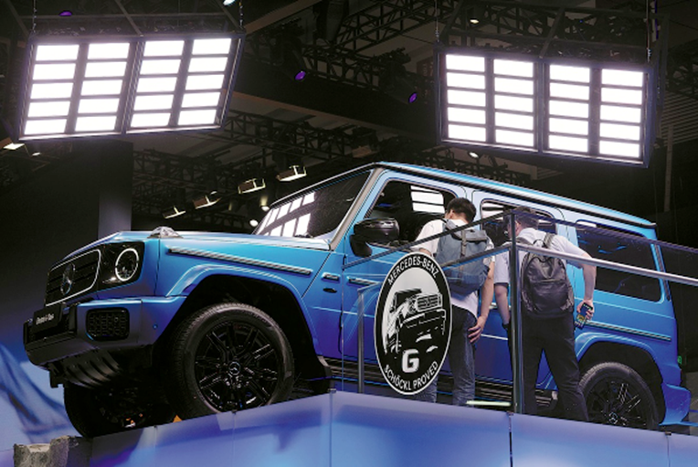 Mercedes-Benz to invest US$2B in China | EYESHENZHEN