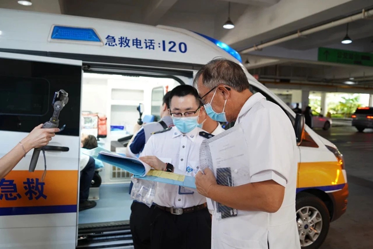 Cross-border ambulance service launched | EYESHENZHEN