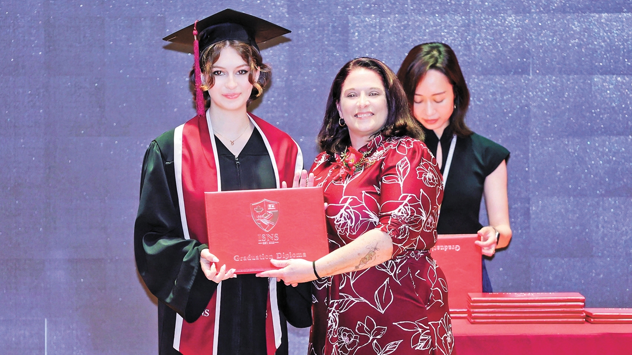 ISNS celebrates commencement for Class of 2025 | EYESHENZHEN